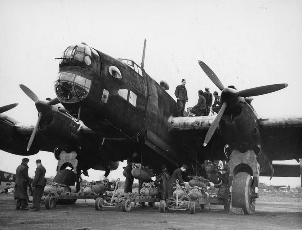 Handley Page Halifax / RAF Library / Forums - Axis and Allies Paintworks