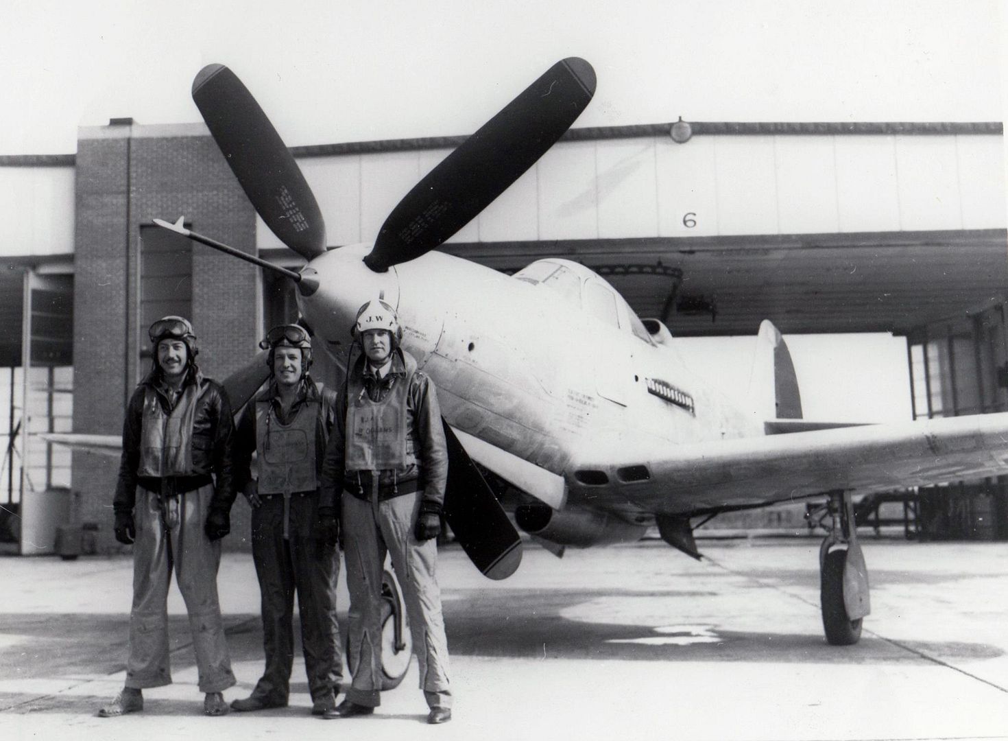 Skylines Unlimited 1946. The Bell Air Racing Team with Tex Johnston ...